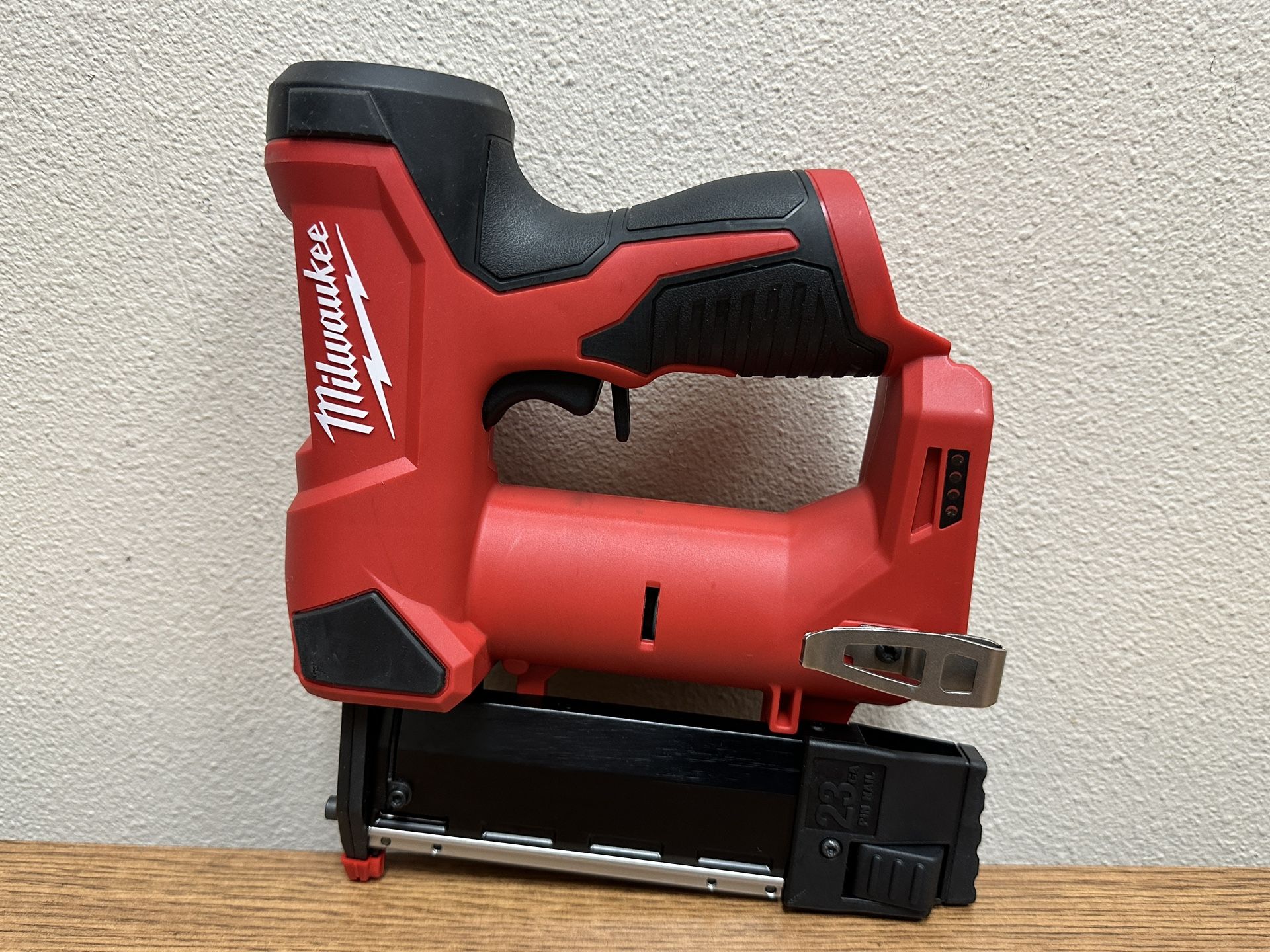 Milwaukee 2540-20 M12 12-Volt 23-Gauge Lithium-Ion Cordless Pin Nailer ...