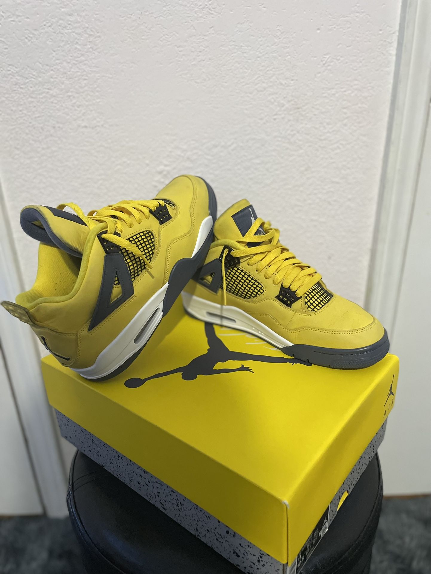 Air Jordan 4 Retro Lightning for Sale in Houston, TX - OfferUp
