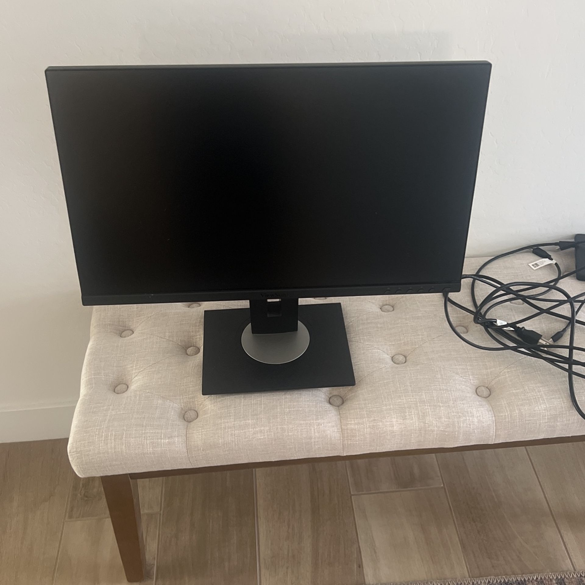 Computer Monitor And Docking Station for Sale in Peoria, AZ - OfferUp