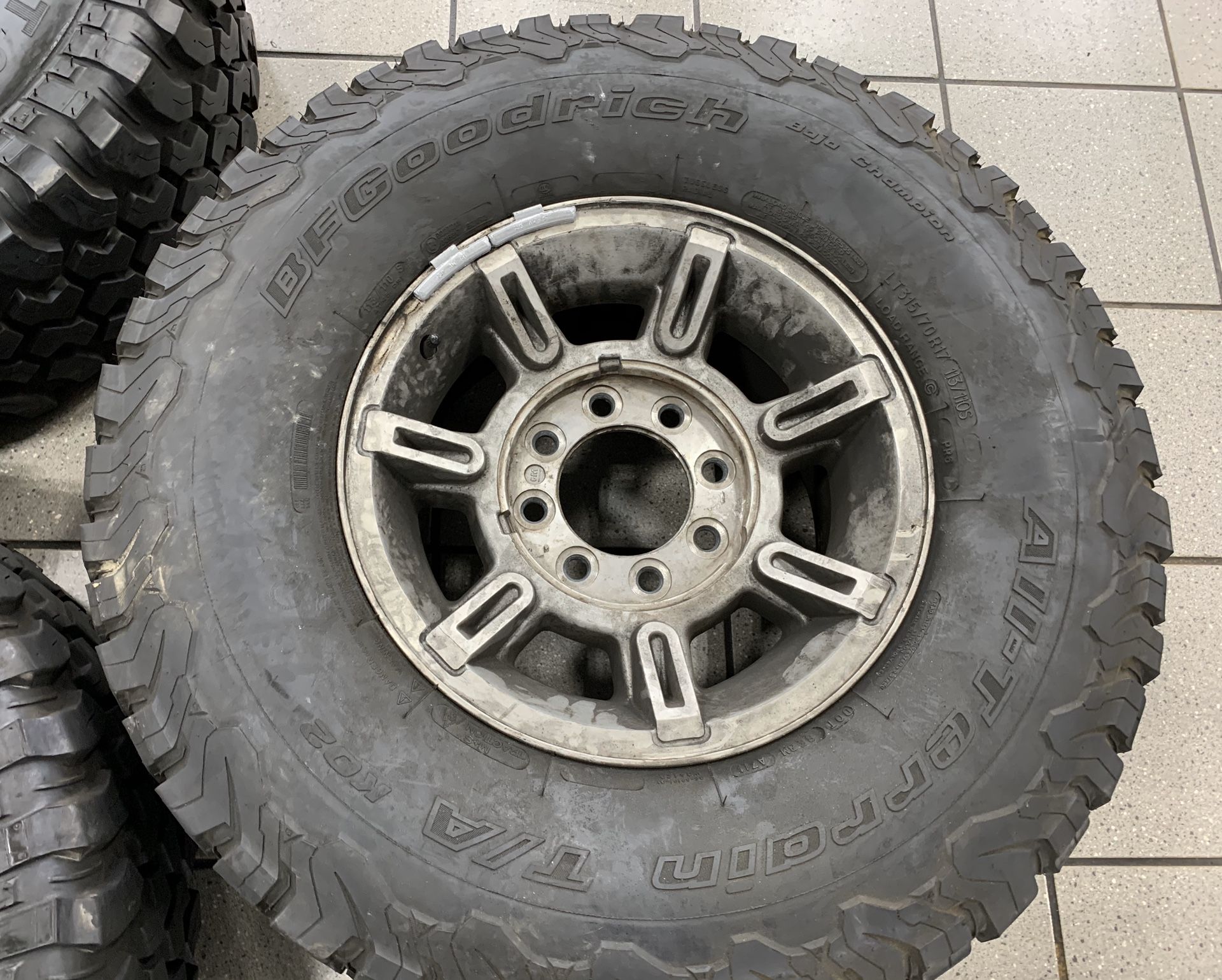 17in 8x6.5 Hummer H2 wheels 35x12.50x17 35s (Chevy Silverado 2500hd and ...