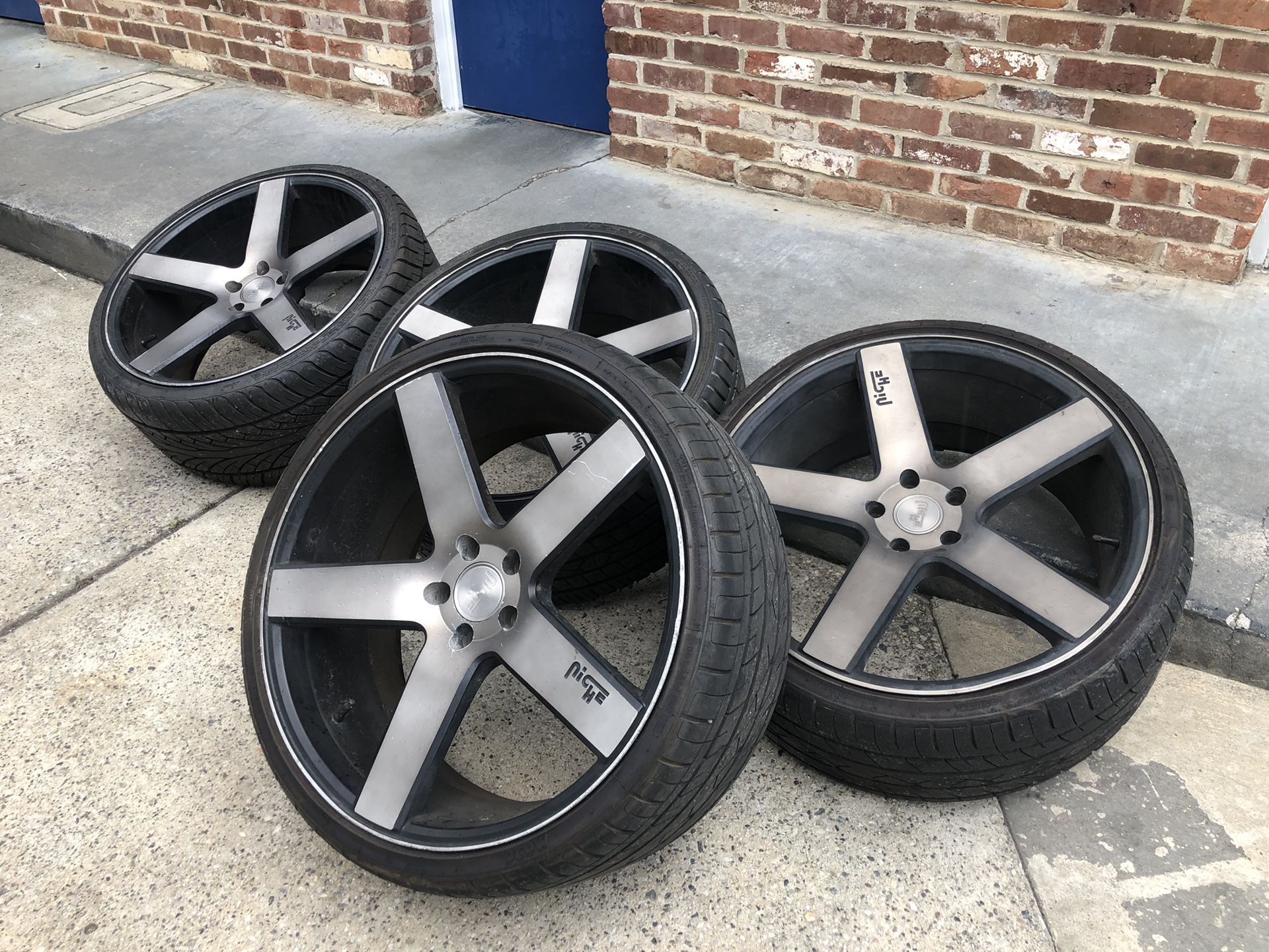 22 Inch Niche Rims and Tires - Set of 5! for Sale in Auburn, CA - OfferUp