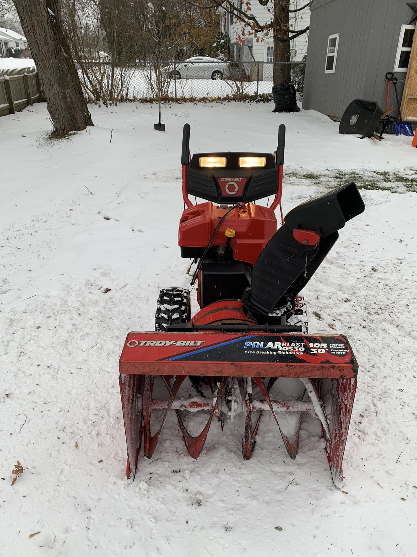 ( LARGE AREAS & BIG DRIVEWAYS ) 10.5 hp 30” Troy Bilt Polar Blast ...