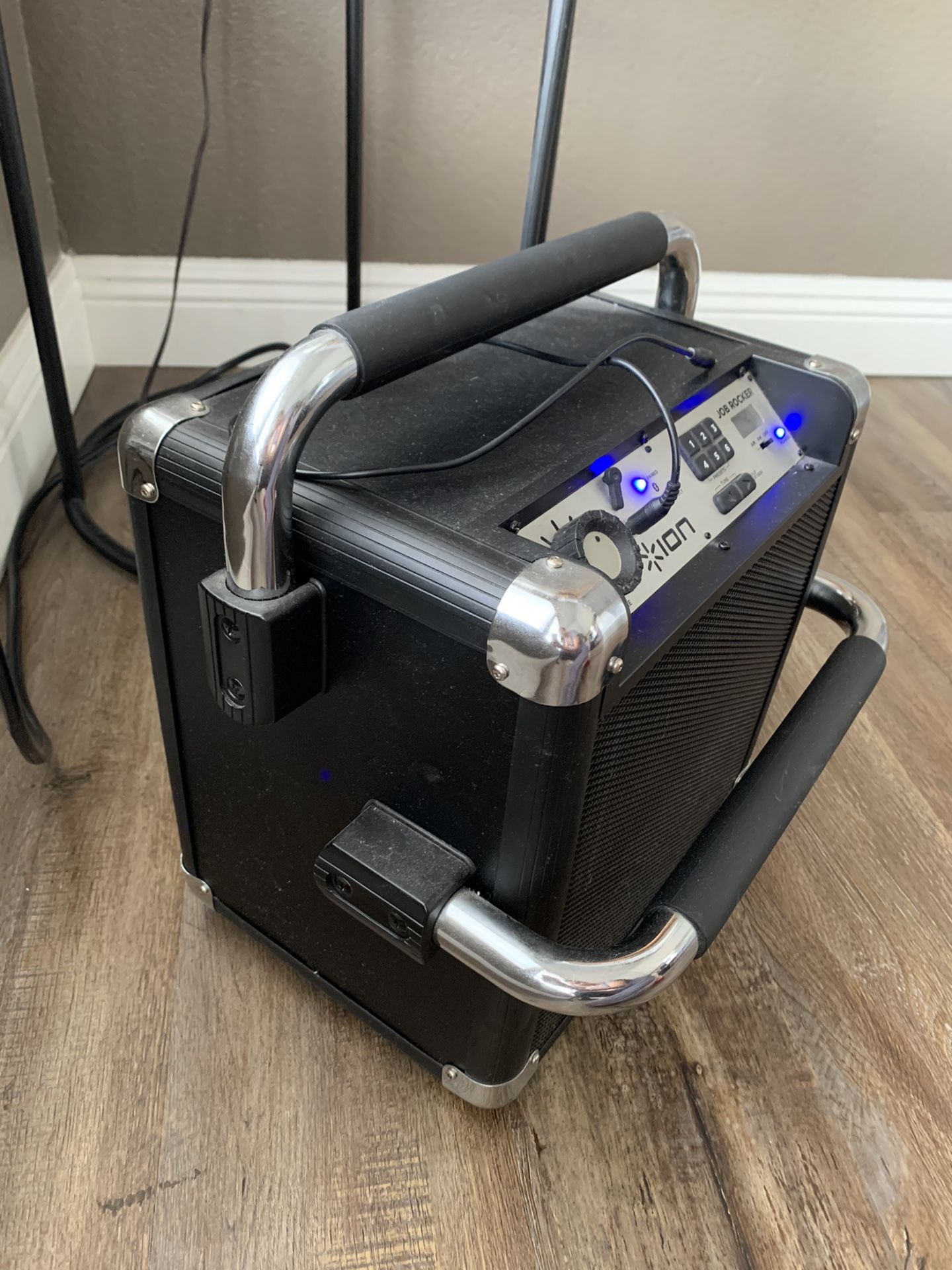 Ion Job Rocker Speaker with Bluetooth for Sale in Tempe, AZ - OfferUp