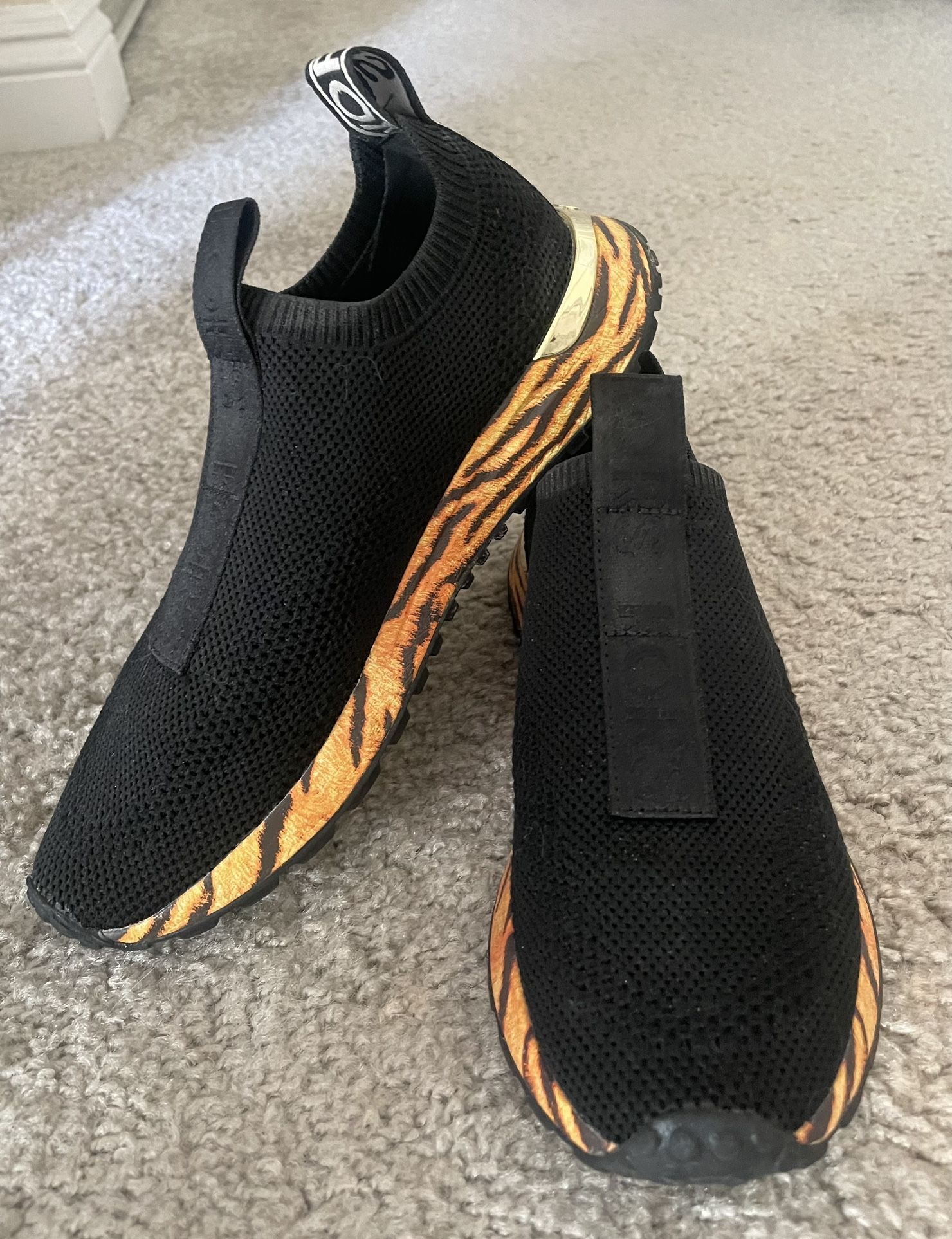 Michael Kors Women s Knit Sneakers Size 6 Women s shoes