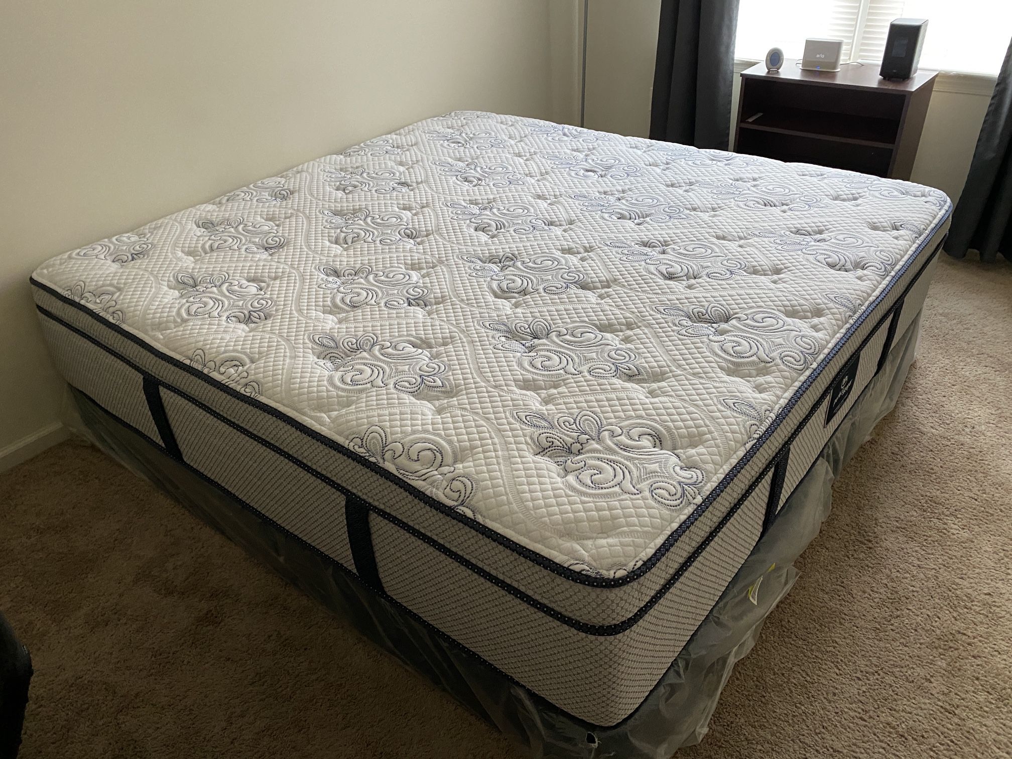 KING Serta iCollection / 2 Box Spring (PerfectSleeper) for Sale in ...