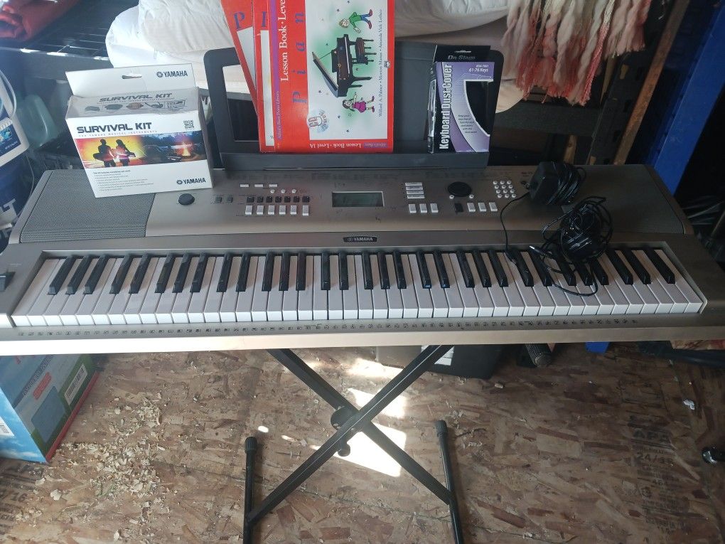 Yamaha Keyboard Ypg-235 for Sale in Albuquerque, NM - OfferUp