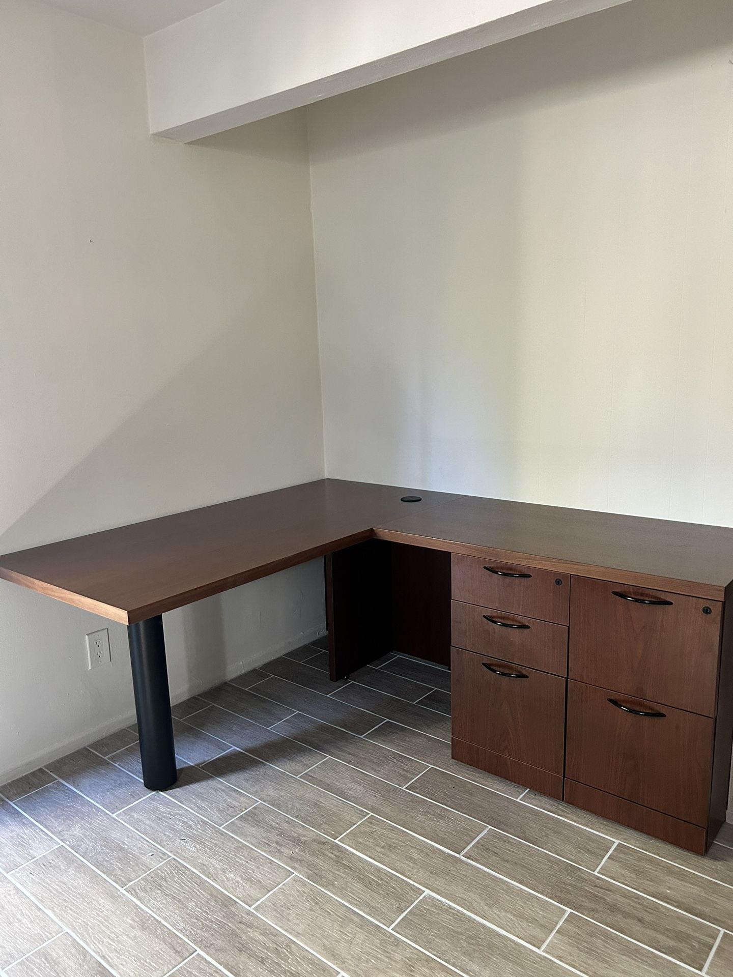 Steelcase Brand New Corner Desk for Sale in Corona Dl Mar, CA - OfferUp