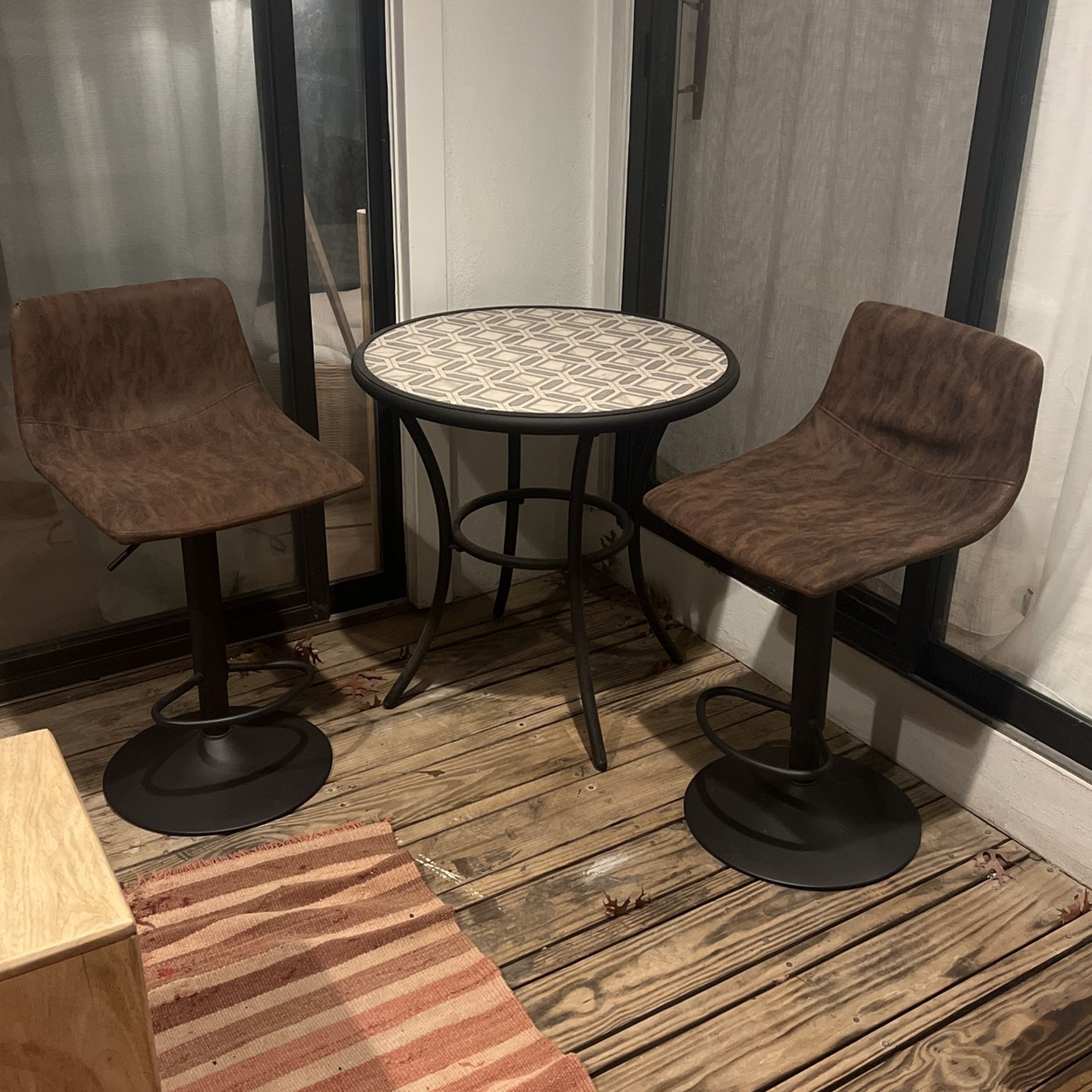 PENDING PICKUP: FREE Bar Stools and Patio Table for Sale in Raleigh, NC ...