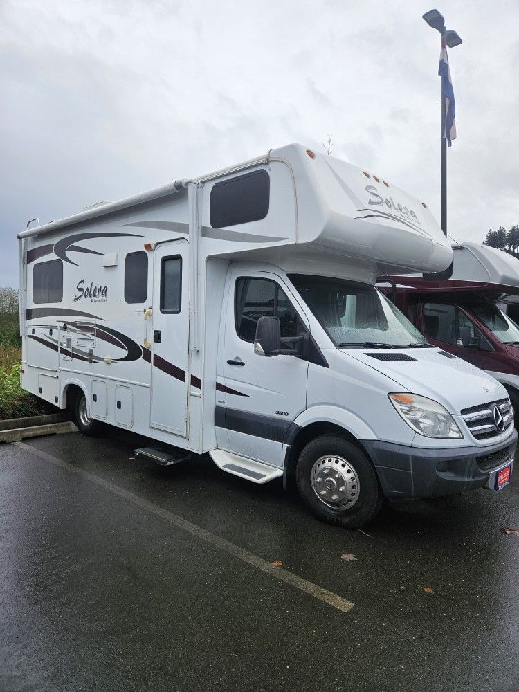 2013 Solera 24S Mercedes ClassC for Sale in Sumner, WA - OfferUp