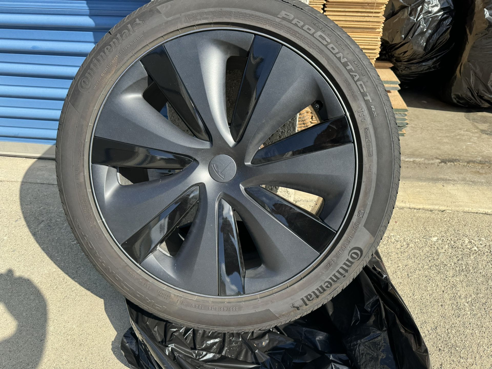 Tesla Model S 19” Tempest Wheels Rims Tires (4) for Sale in Arcadia, CA ...