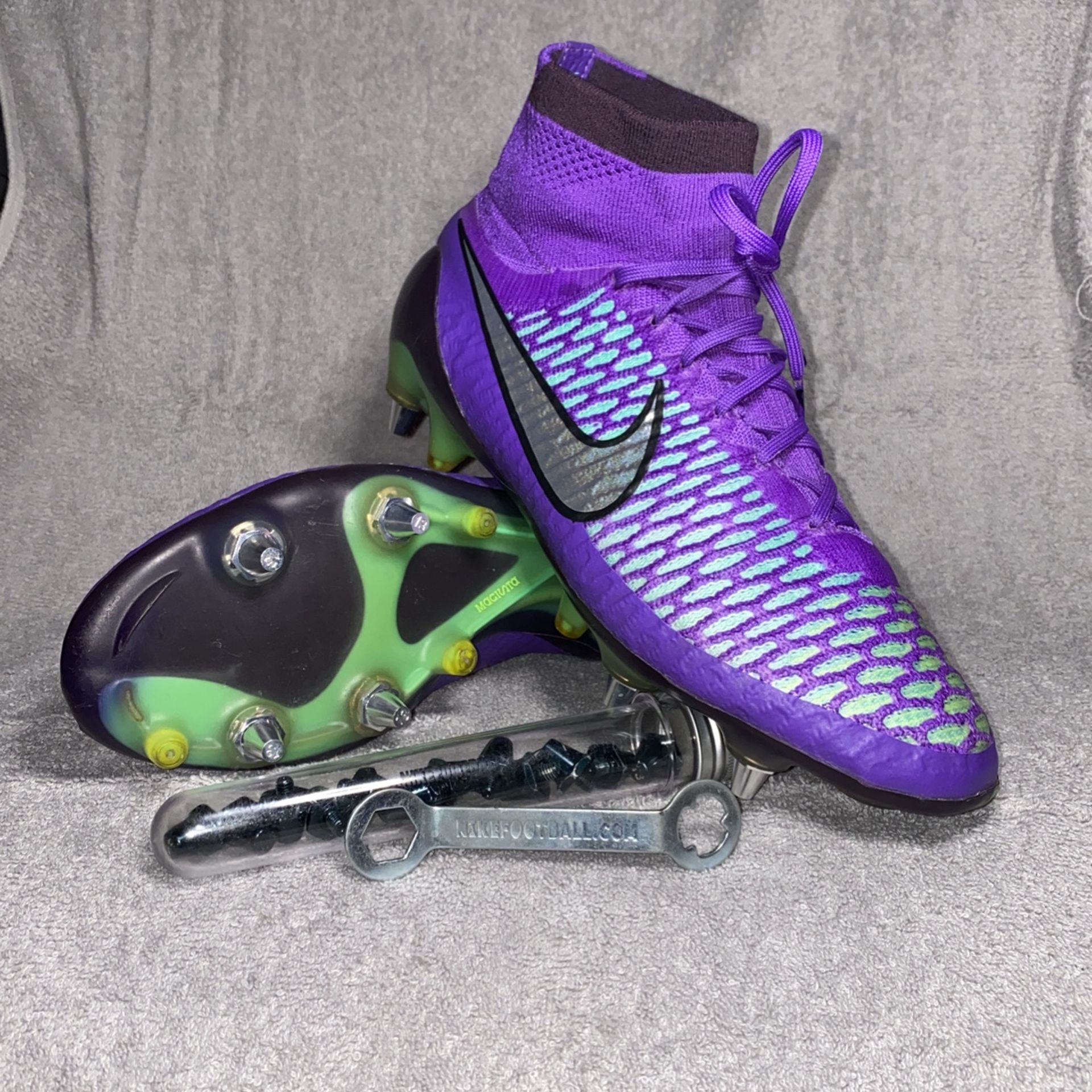 Nike Magista Obra Hyper Grape / Metallic Silver / Ghost Green SG Size 8 ...