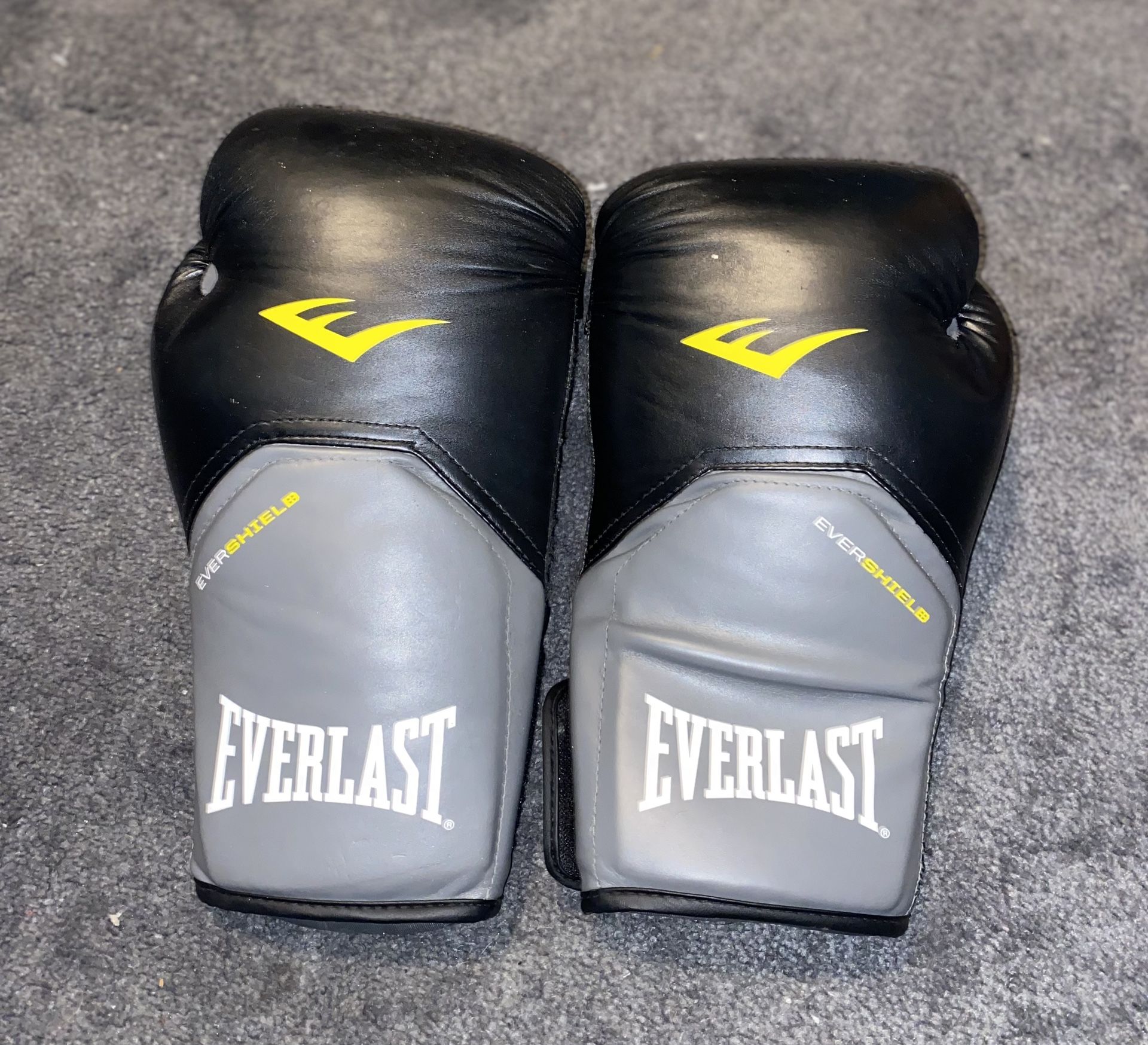 Black Everlast Boxing Gloves