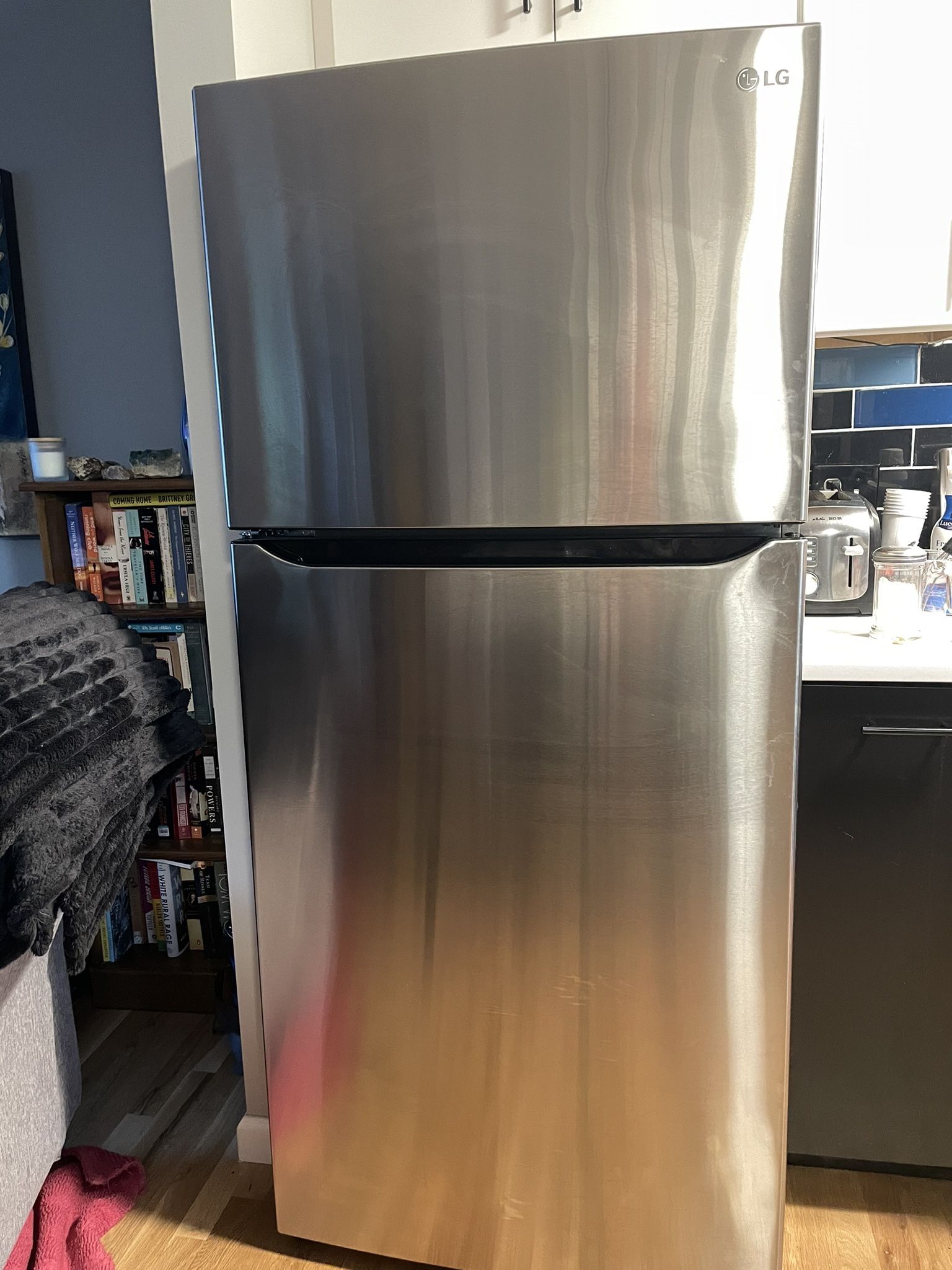 LG Refrigerator/Freezer for Sale in Lynnwood, WA - OfferUp