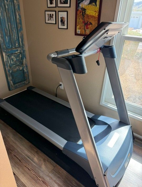 TREADMILL PRECOR Energy Series Model 211 - Like New for Sale in Phoenix ...