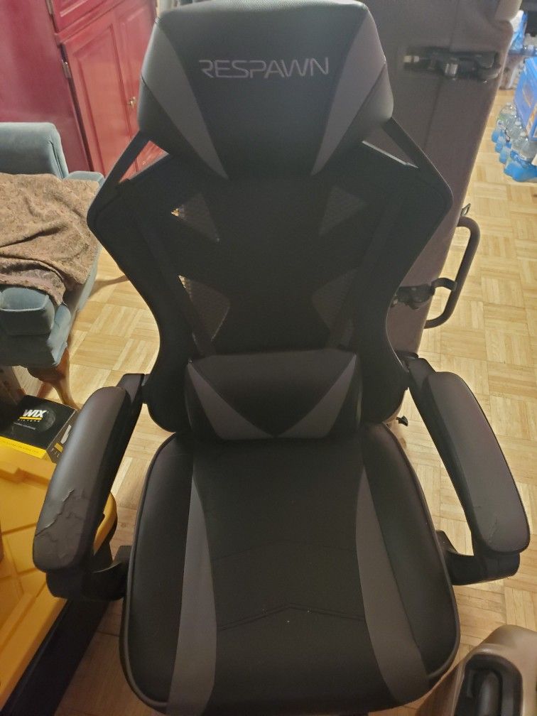 Respawn Gaming Chair for Sale in Citrus Heights, CA - OfferUp