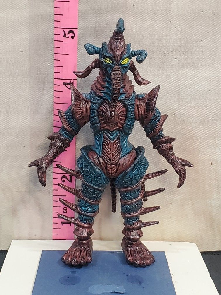 @CHV. ULTRAMAN MONSTER ALIEN HIPPORITO FIGURE for Sale in Santa Clarita ...