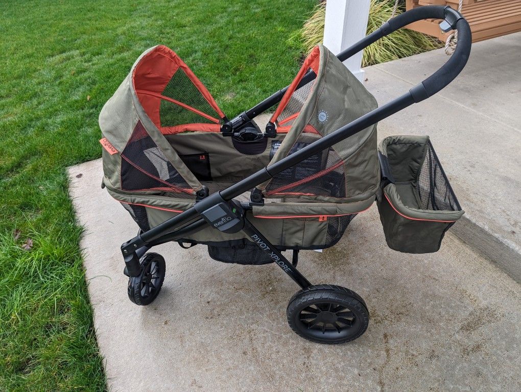 Evenflo Pivot Explore Wagon for Sale in La Center, WA - OfferUp
