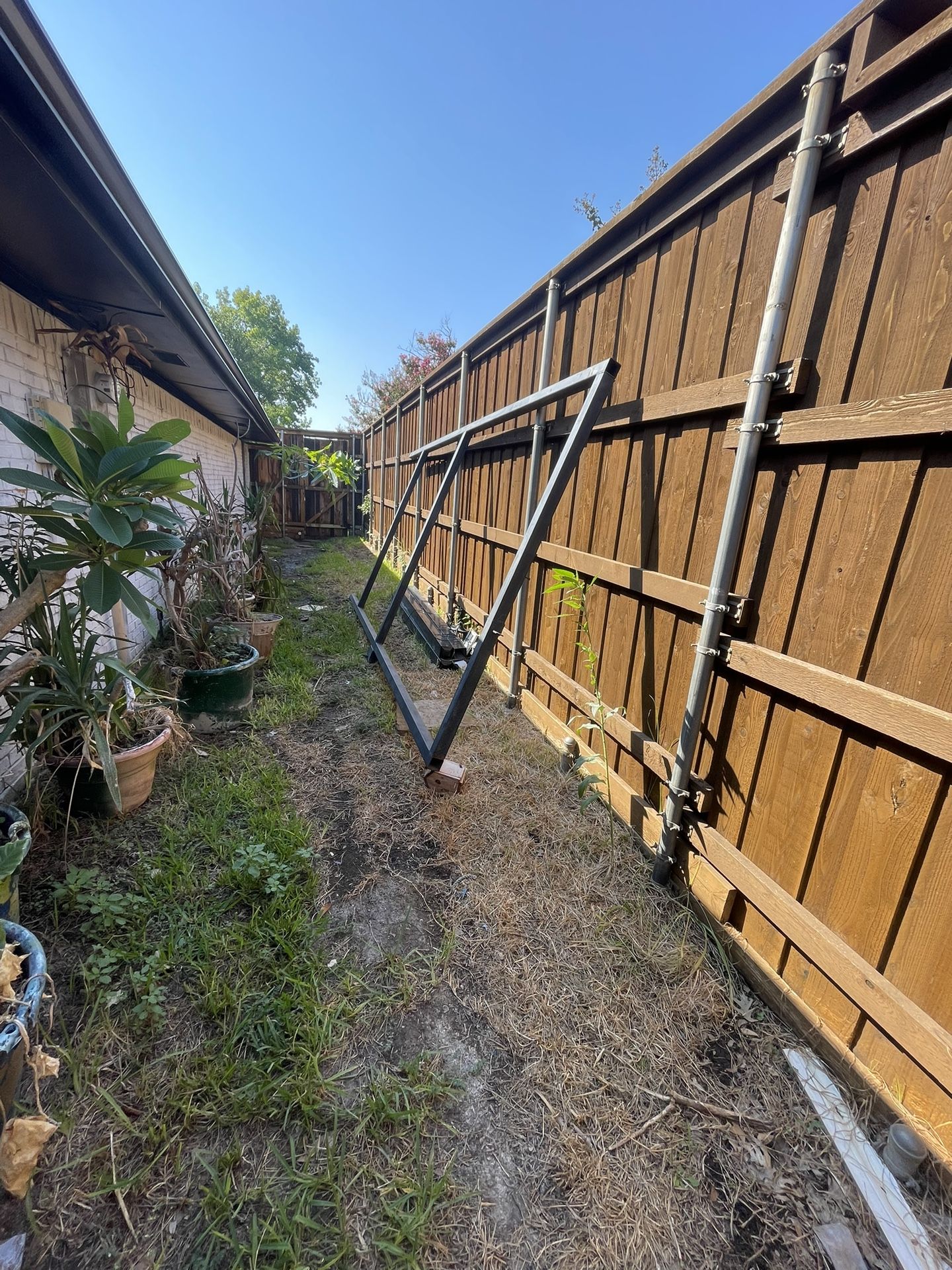 Driveway metal Gate With Wheel And 4x4 Posts (4) 15’ for Sale in Plano ...