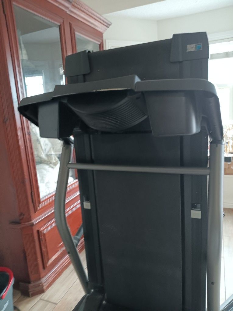Great Family Treadmill for Sale in Chandler, AZ - OfferUp