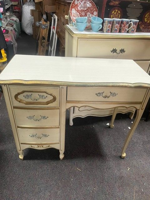 Vintage French Provincial Desk for Sale in La Mesa, CA - OfferUp