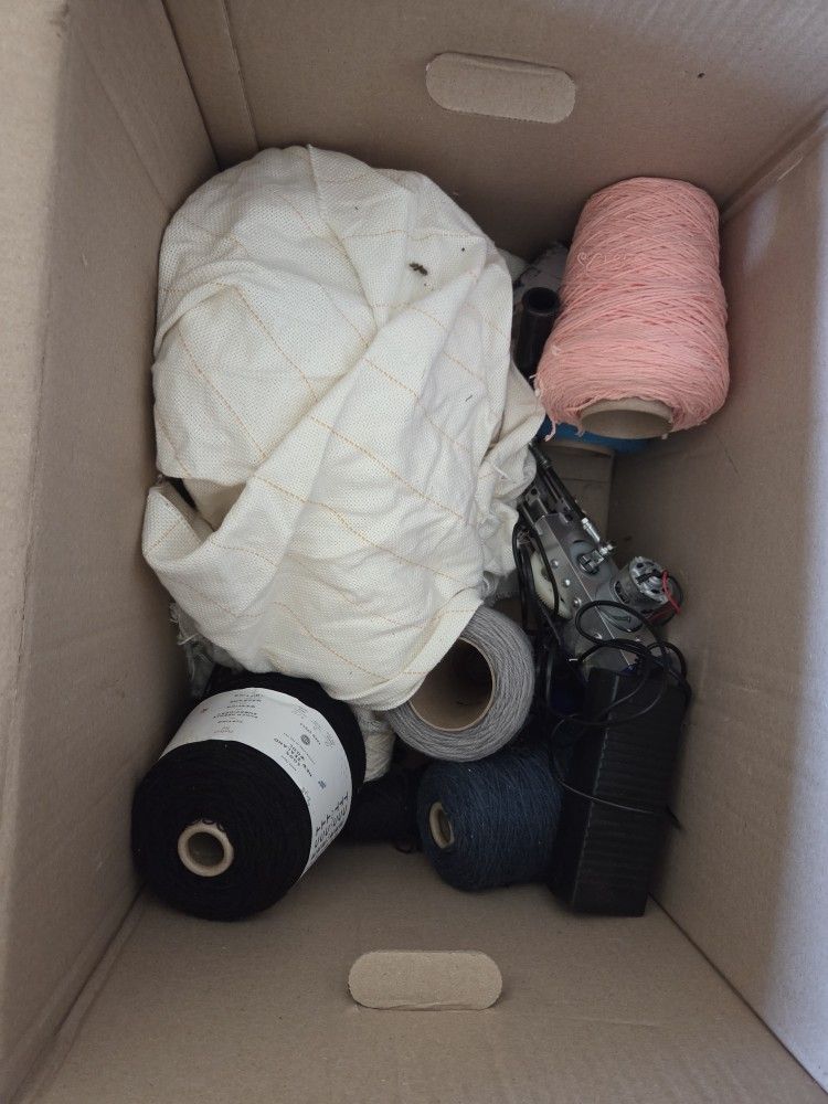 Tufting Set With Yarn & Gun for Sale in Fort Worth, TX - OfferUp