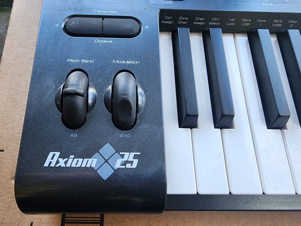 Axiom 25 MIDi Keyboard and Controller for Sale in Sacramento, CA - OfferUp