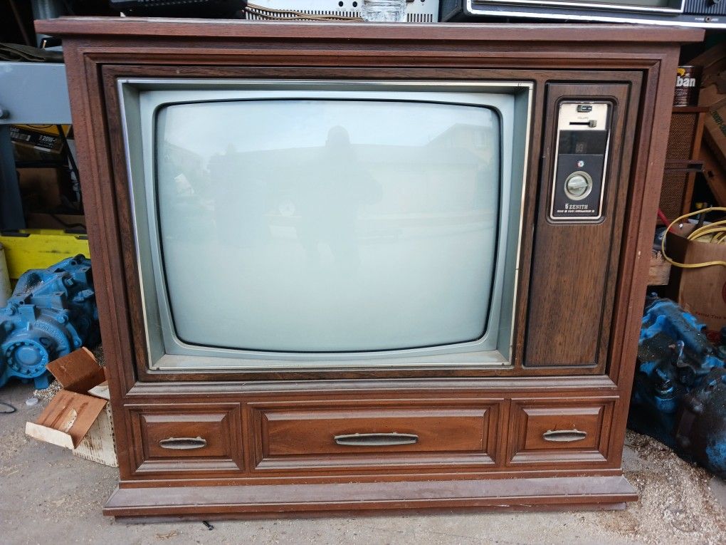 Vintage BIG zenith TV for Sale in Lincoln Acres, CA - OfferUp