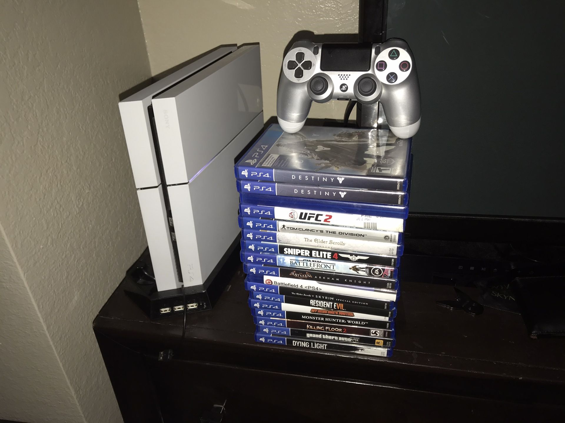 Selling my ps4,Xbox one x, for Sale in Glendale, AZ - OfferUp