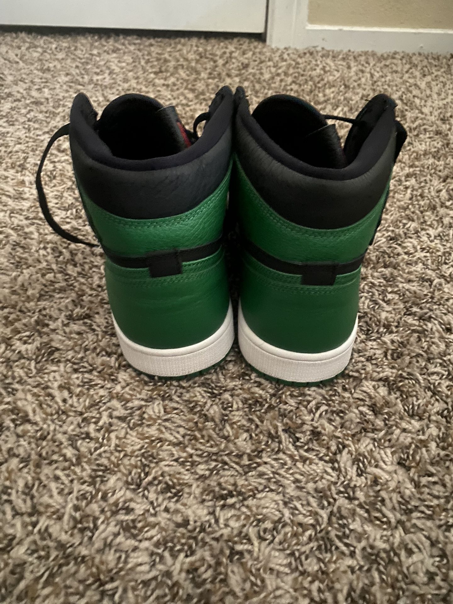 Pine Green Jordan 1s Size 9 for Sale in Las Vegas, NV - OfferUp
