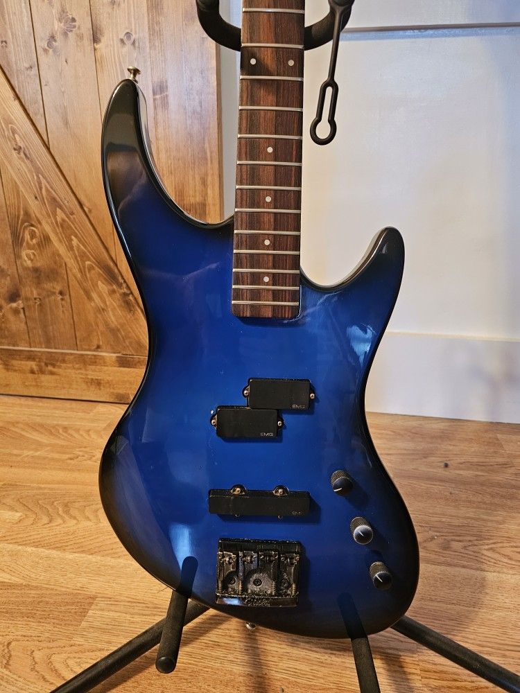 Guild SB-604 Pilot Bass Guitar for Sale in Glendale, CA - OfferUp