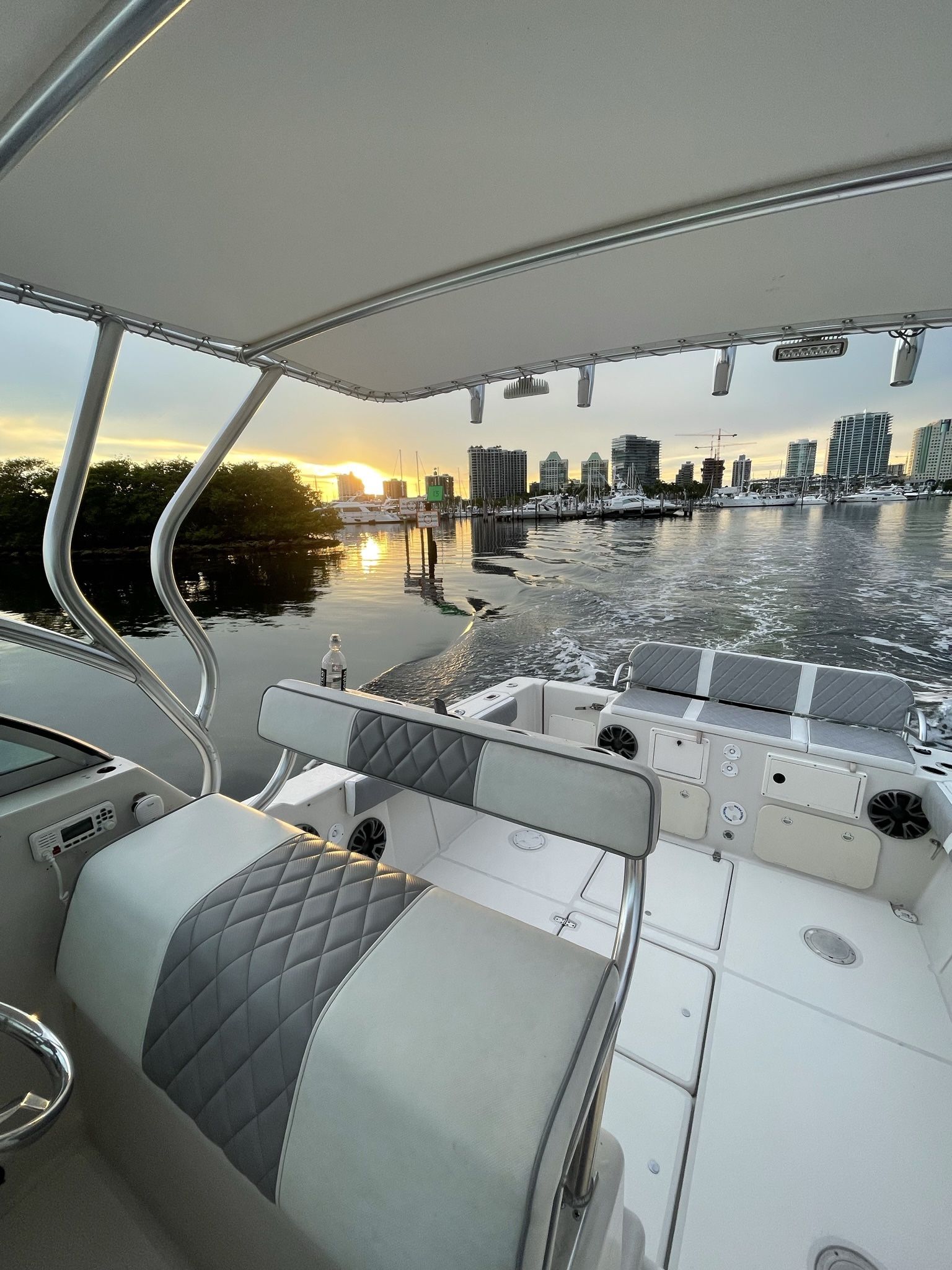 1995 Proline 30ft walk around for Sale in Miami, FL - OfferUp