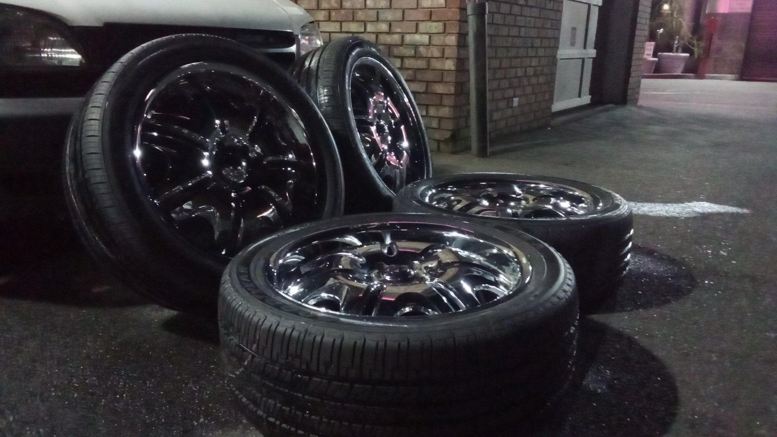 20 inch chrome wheels with good tires 255/45/20 for Sale in Everett, WA ...