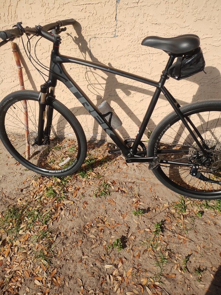 Trek Dual Sport 4 Black for Sale in Tampa, FL - OfferUp
