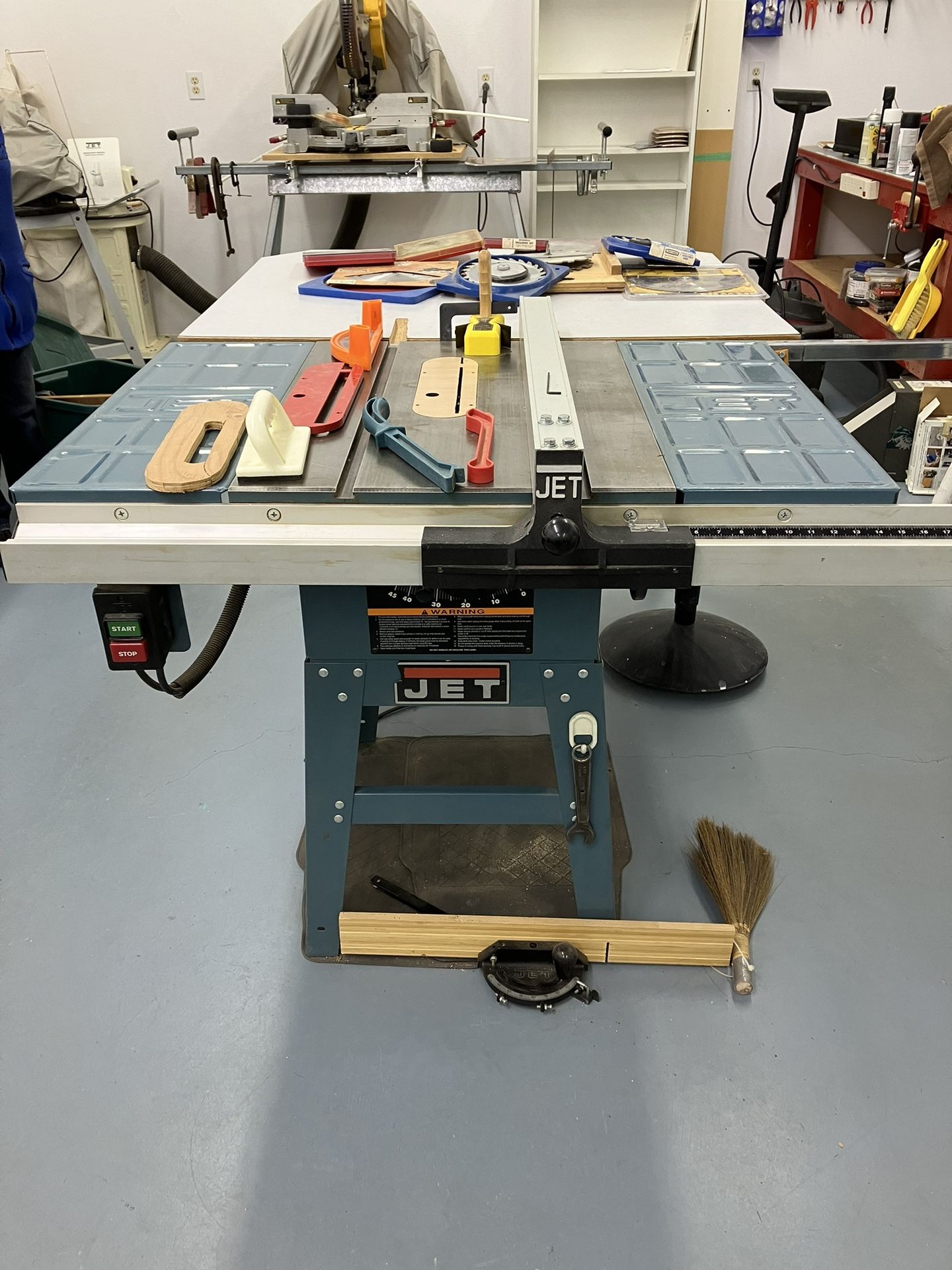Jet 10 Inch Table Saw With Table Extension for Sale in Puyallup, WA ...