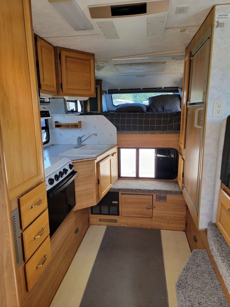 2002 Lance Camper 1061 for Sale in Anaheim, CA - OfferUp