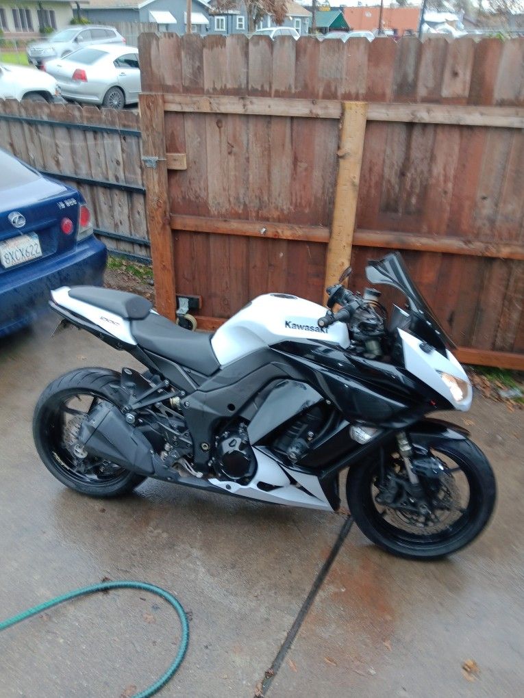 2013 Kawasaki Zx1000 for Sale in Stockton, CA - OfferUp