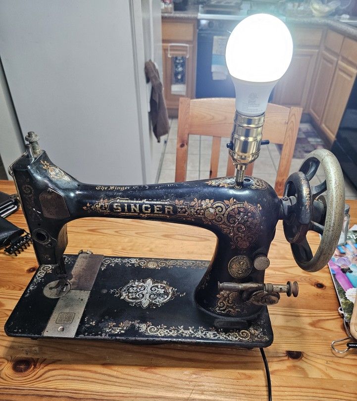 Antique Singer Sewing Machine Lamp for Sale in Hemet, CA - OfferUp