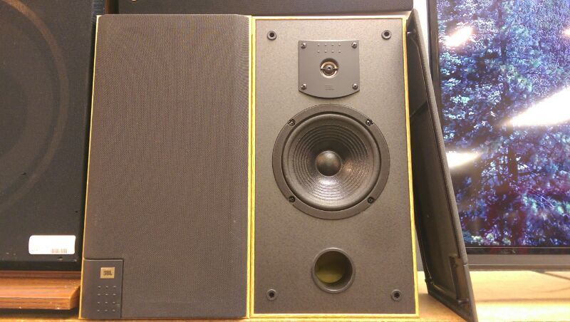 JBL J2060 Bookshelf Speakers, Classic Gear! 100 Watts! for Sale in ...