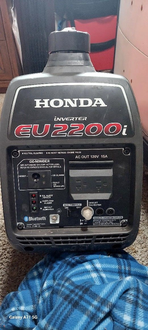Honda Whisper Generator Barely Used!!!! for Sale in Seattle, WA - OfferUp