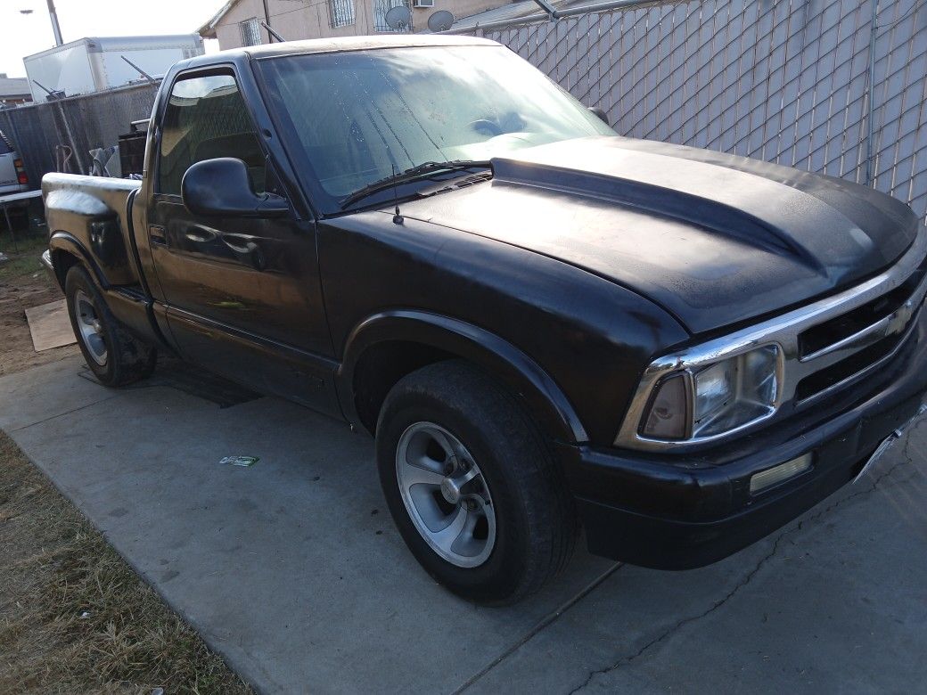 1997 Chevrolet S-10 for Sale in Fresno, CA - OfferUp
