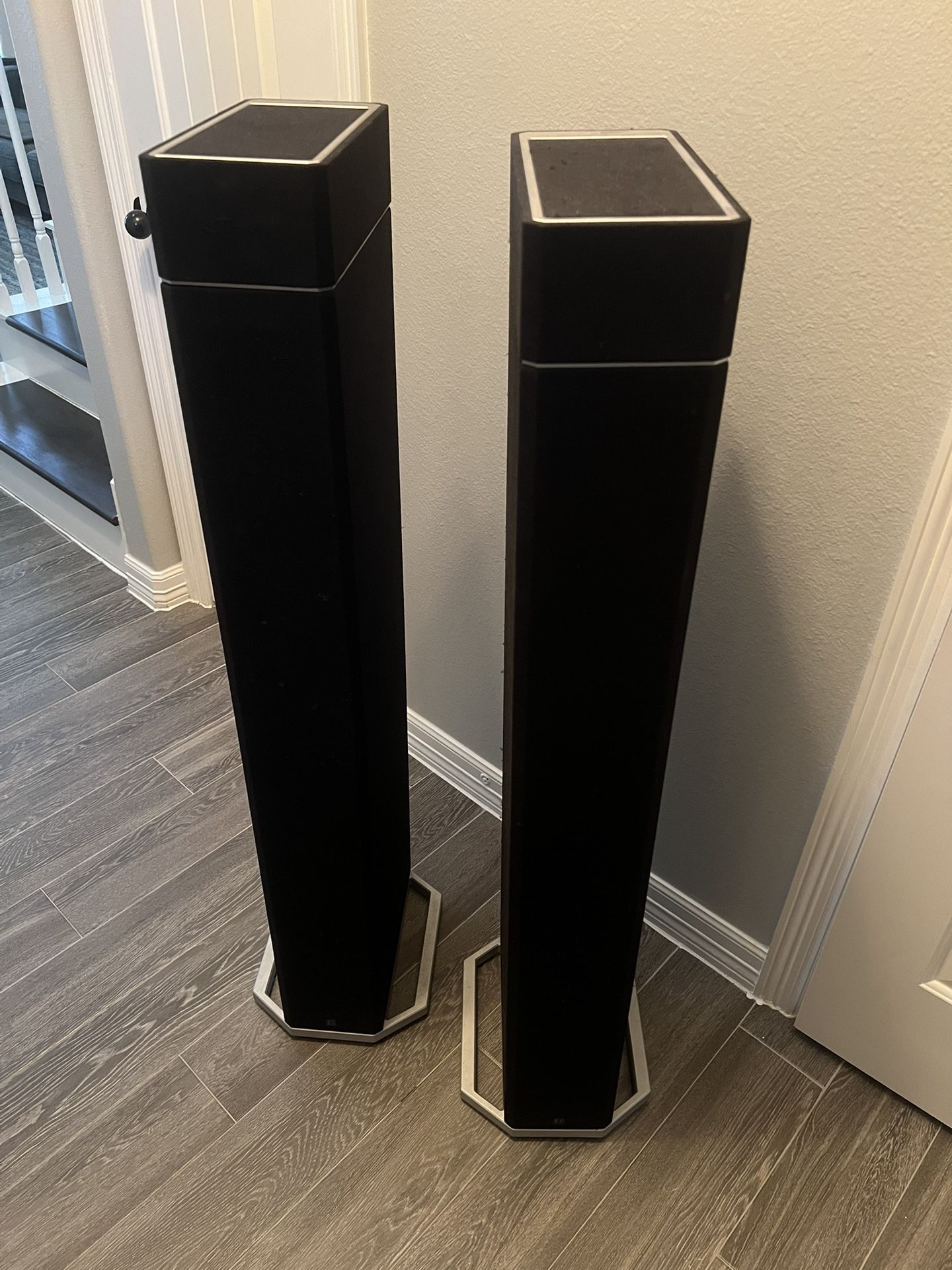 Definitive Technology BP9060 And External Amp for Sale in Oak Ridge North, TX - OfferUp