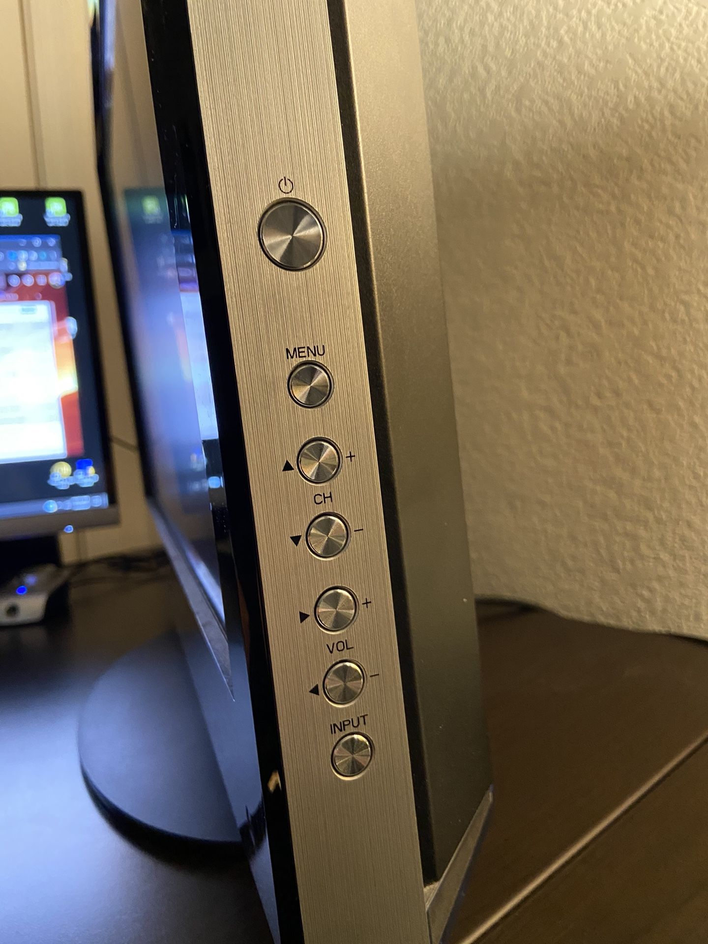 30 inch VIZIO TV / monitor for Sale in Chandler, AZ - OfferUp