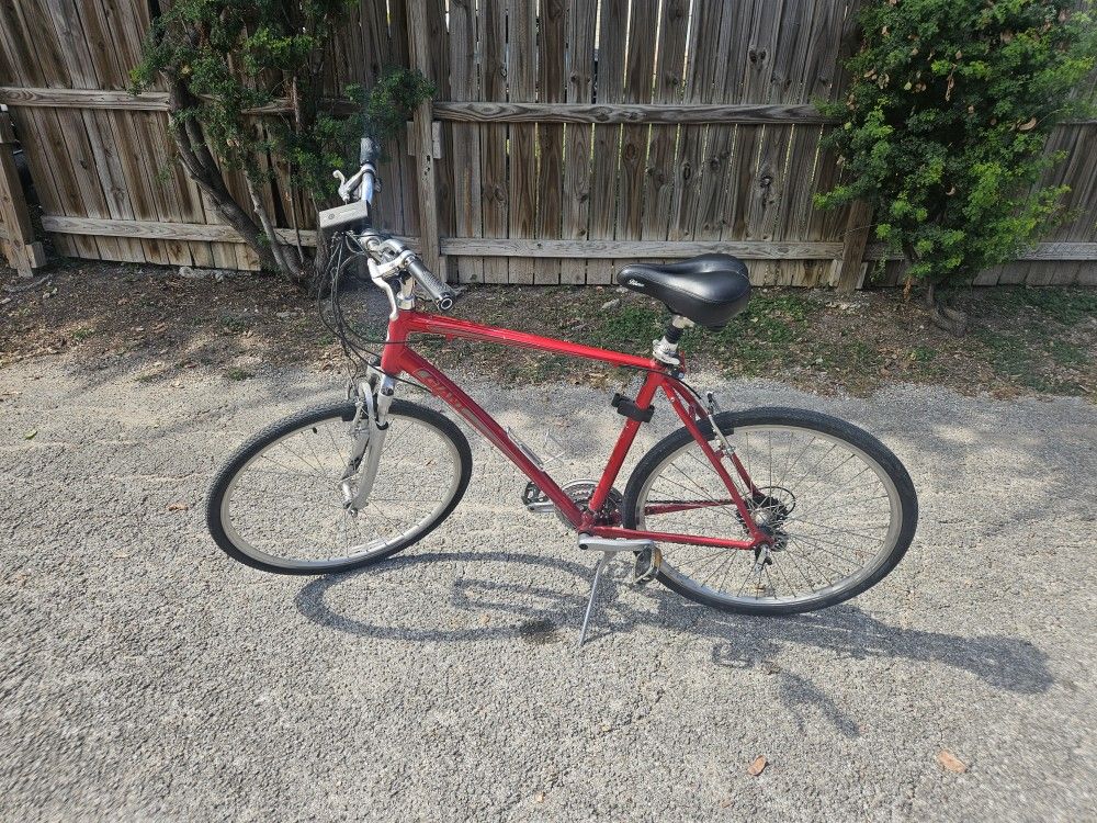 Men's Giant XL Hybrid Bike (2000's Era) for Sale in San Antonio, TX ...