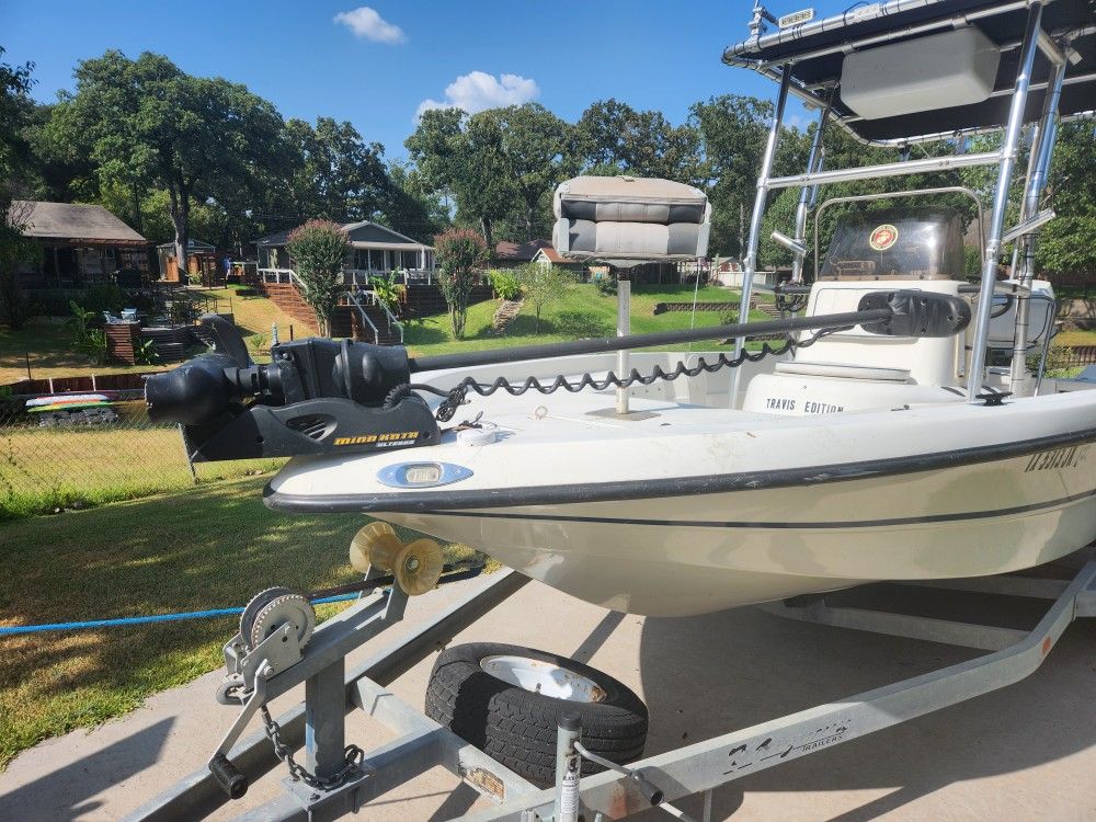 ProMaster Travis Edition Center Console for Sale in Trinidad, TX - OfferUp