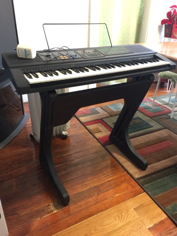 Radio Shack Concertmate 1500 keyboard for Sale in Carlstadt, NJ - OfferUp