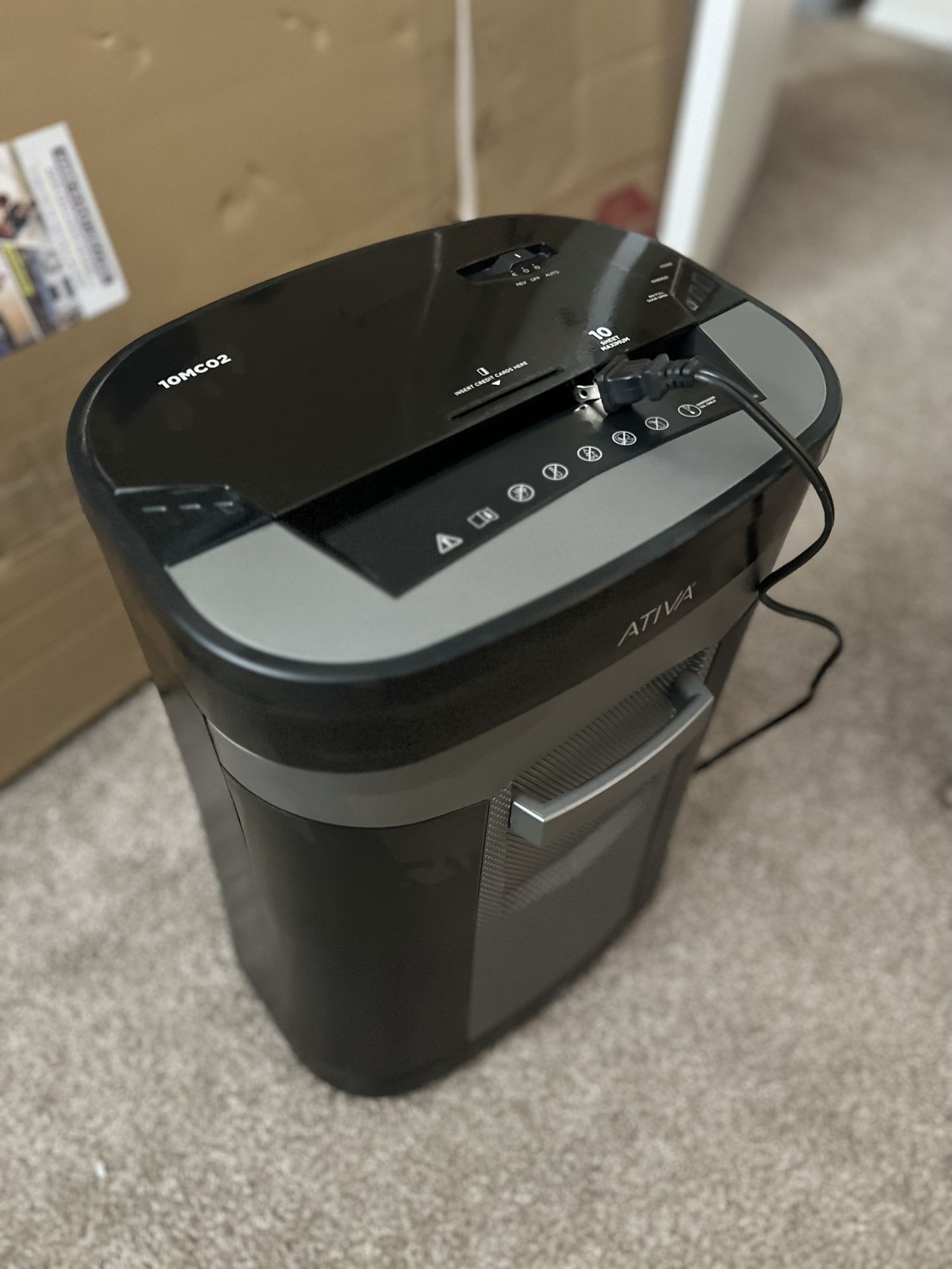 Powerful 10-Sheet Micro-Cut Shredder And Cards 10MC02 Paper Shredder ...