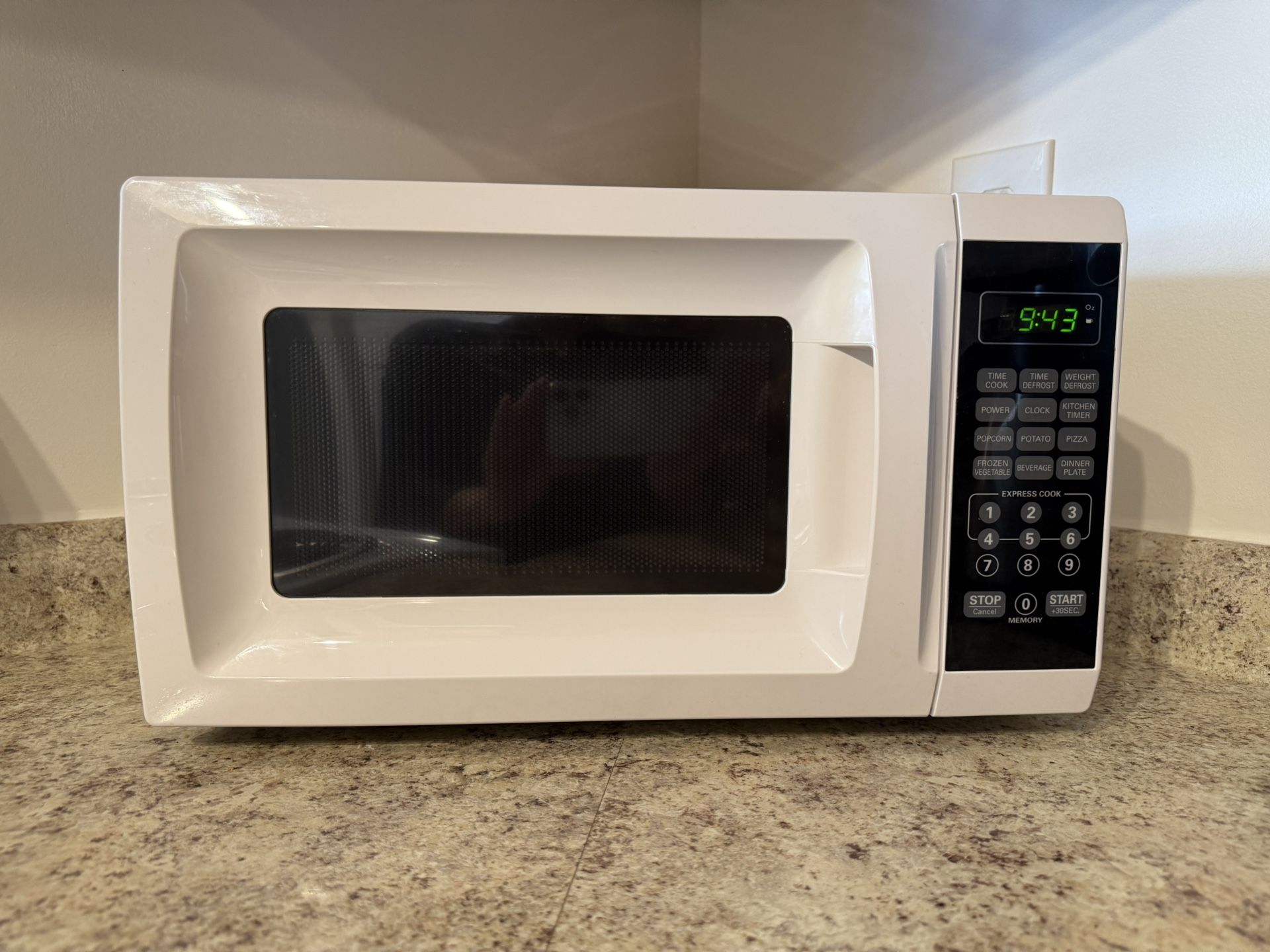 White Compact Microwave. for Sale in Honolulu, HI - OfferUp