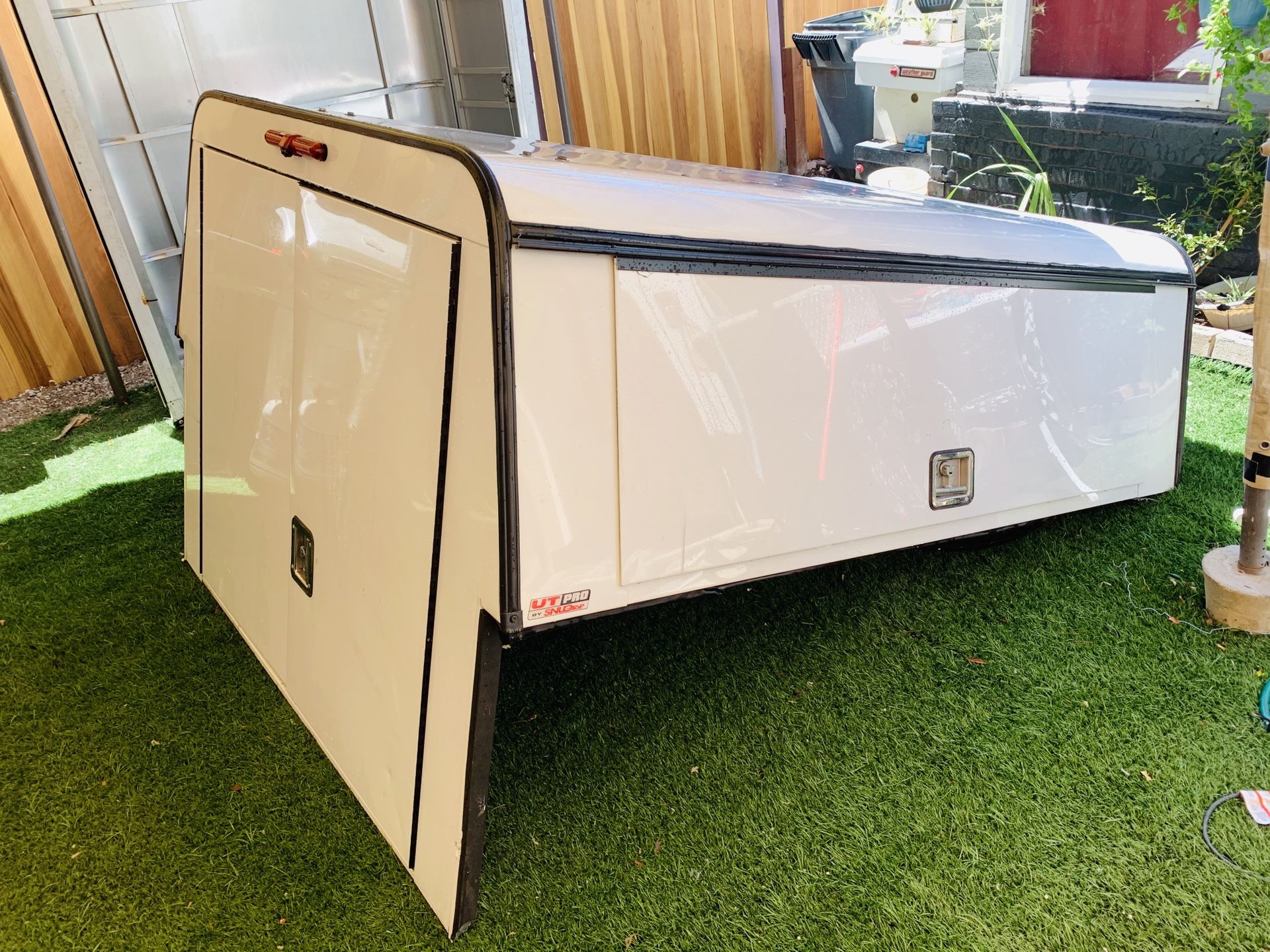 2017 SNUGTOP PRO UTILITY CAMPER SHELL F-250 -F-350 for Sale in Stockton ...