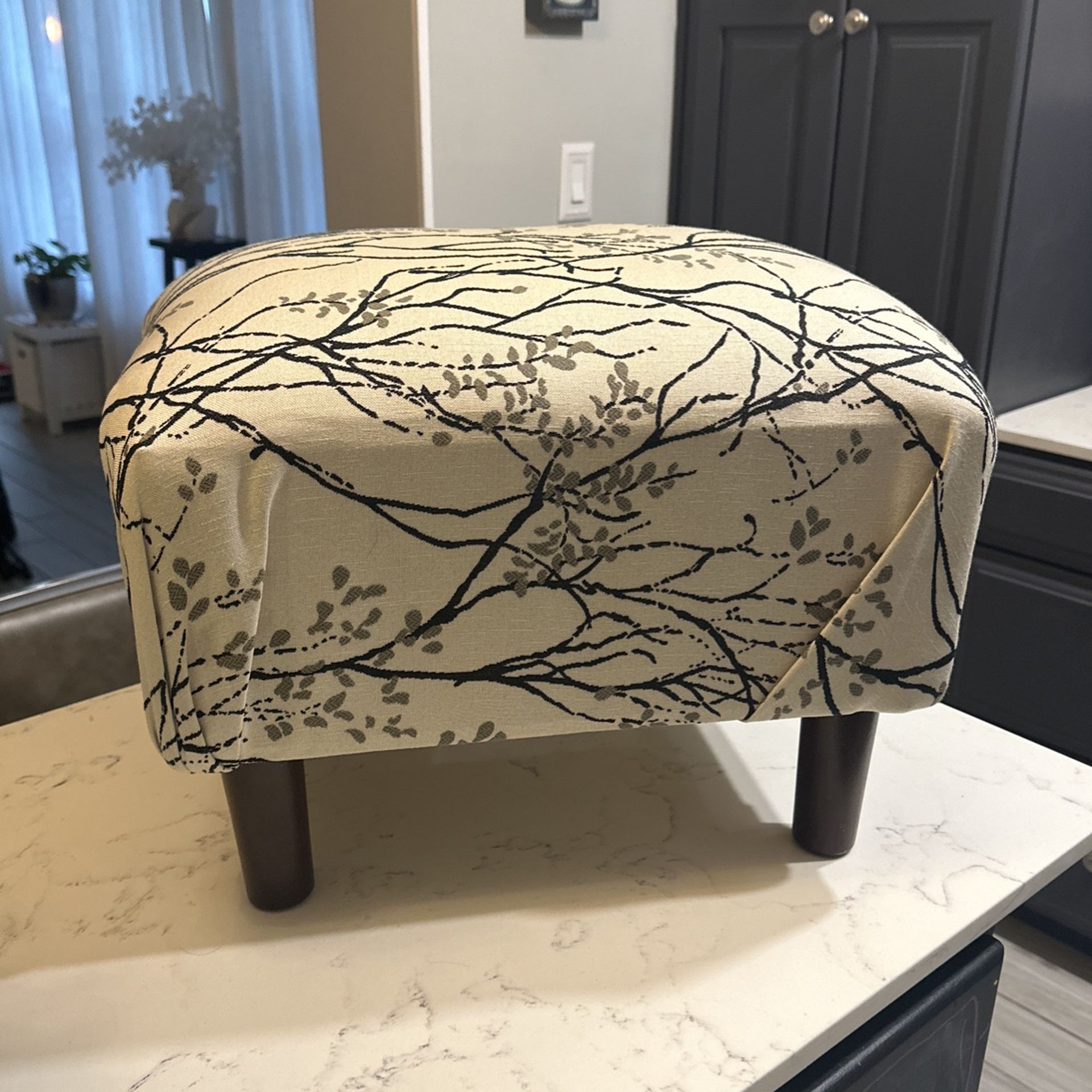 Small Rectangular Ottoman for Sale in Hollywood, FL - OfferUp