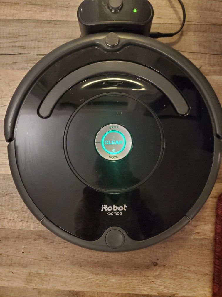 Robot Roomba Model 17070 Used for Sale in San Antonio, TX - OfferUp